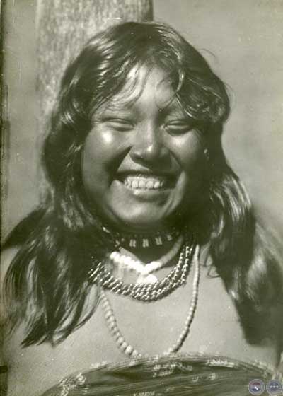 Portal Guaraní - TÚGÚLE - MUJER TRIBU CHAMACOCO - Fotografía de GUIDO ...